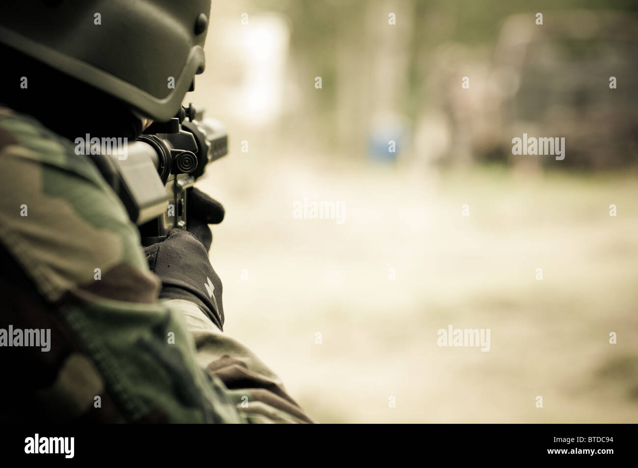 Soldier aim gun hi-res stock photography and images - Alamy