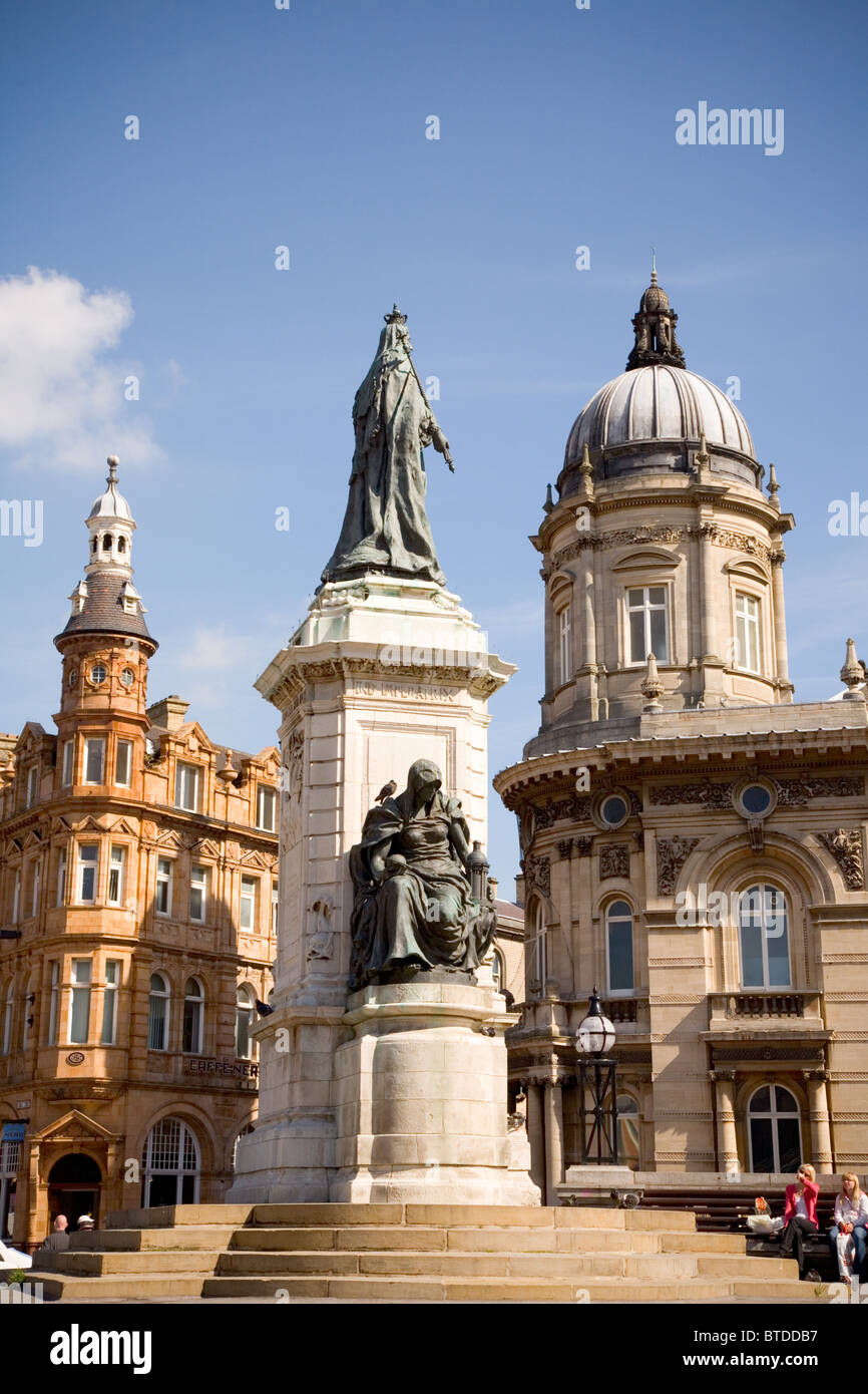 Hull Queen Victoria square in the summer sun Stock Photo - Alamy