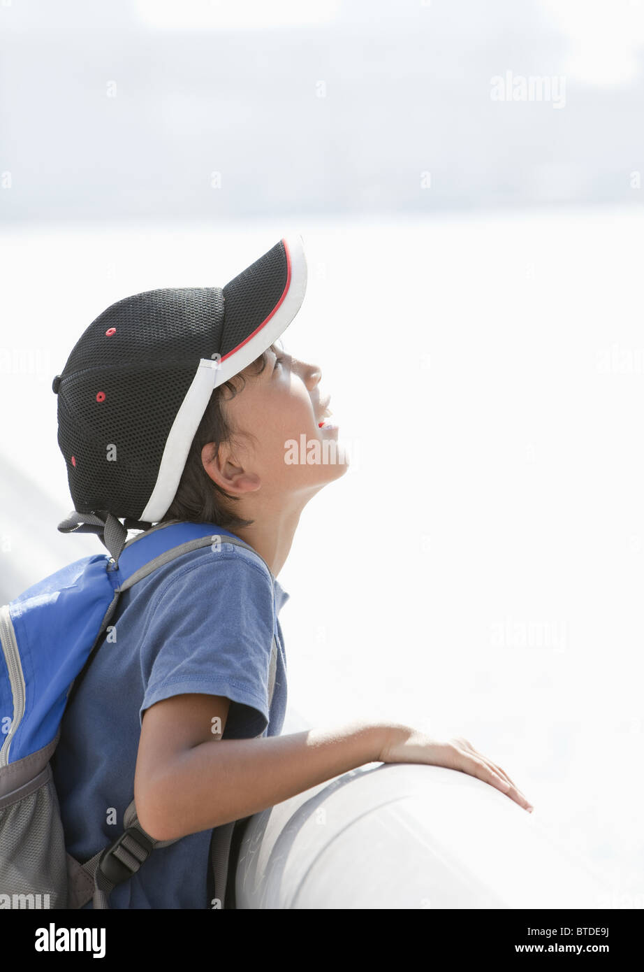Boy looking up Stock Photo - Alamy