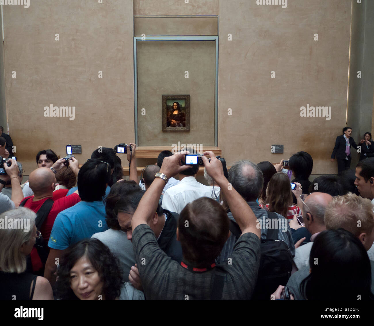 Mona lisa louvre museum crowd hi-res stock photography and images - Alamy