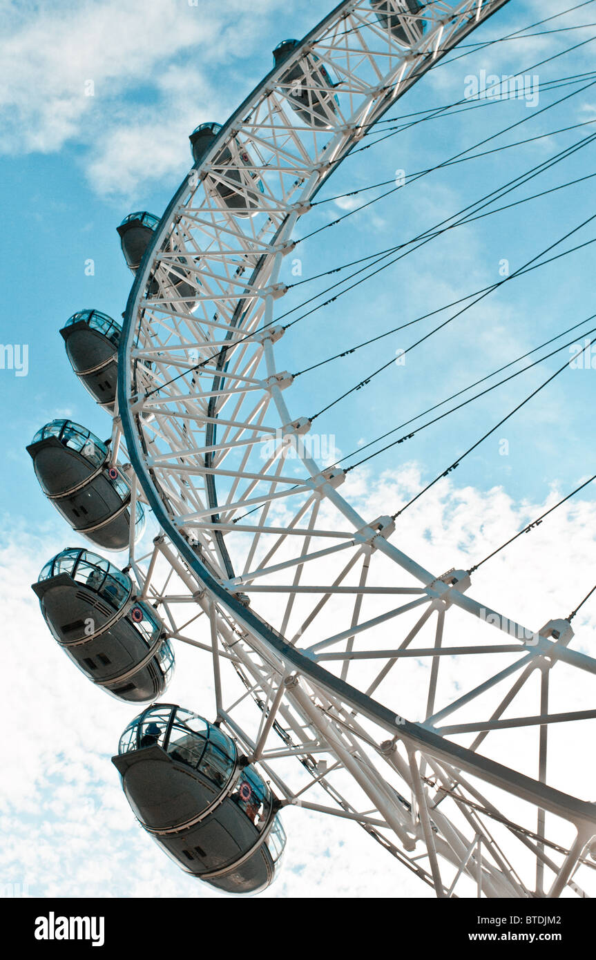 London Eye ferris wheel Stock Photo - Alamy