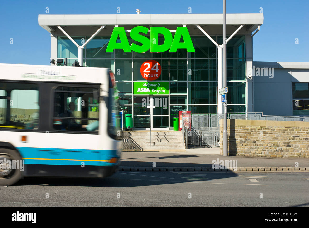 Keighley bus hi-res stock photography and images - Alamy