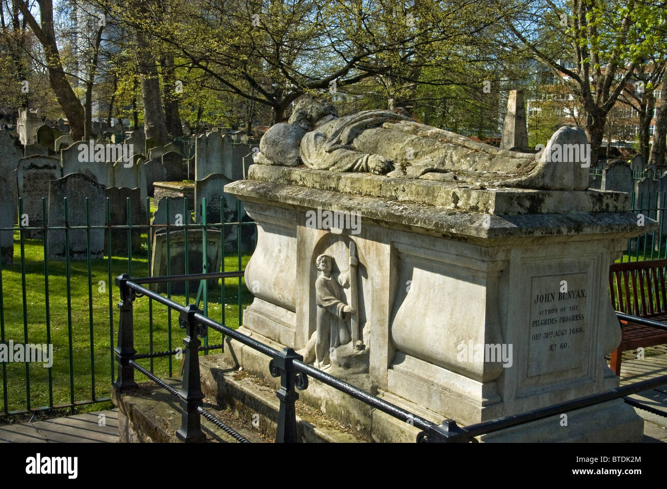 John bunyans tomb hi-res stock photography and images - Alamy