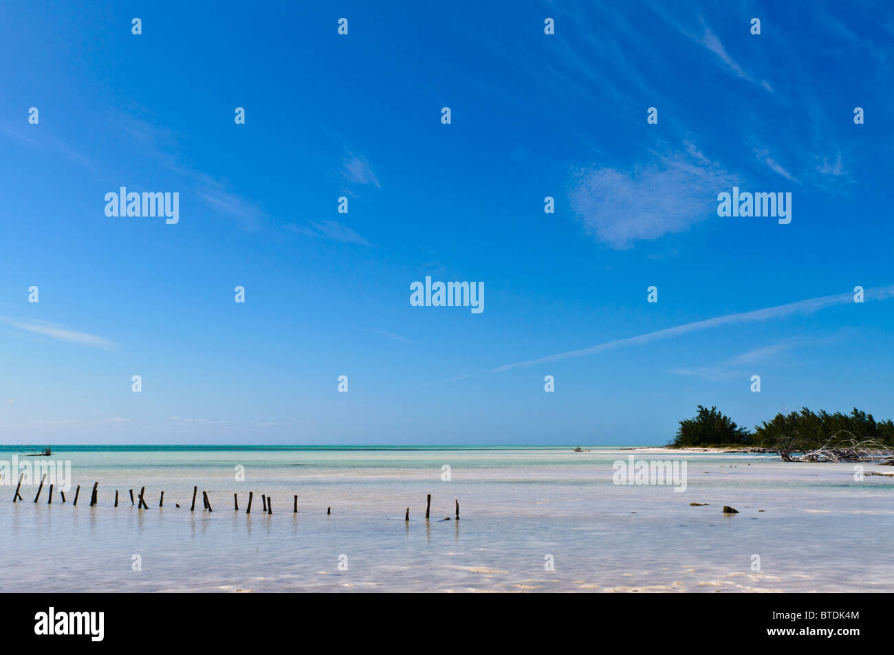 Column beach hi-res stock photography and images - Alamy