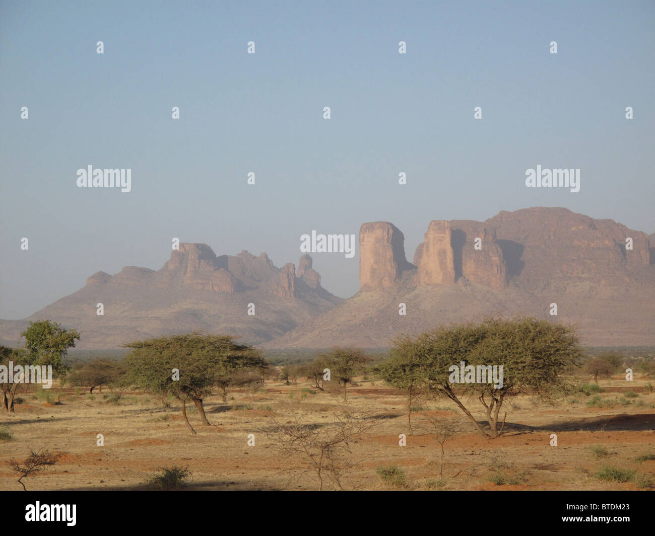 A scenic view of the Bandiagara escarpment Stock Photo - Alamy
