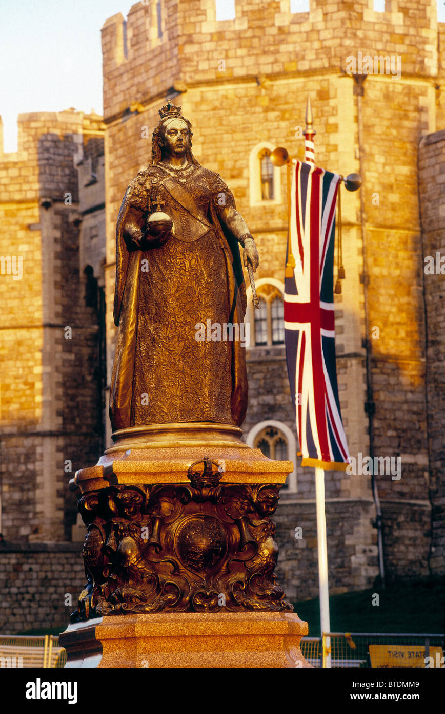 Windsor Castle, Statue Stock Photo - Alamy