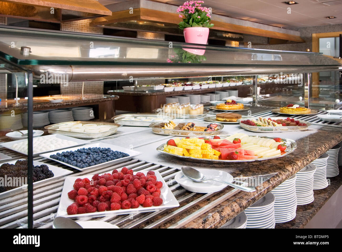 Buffet in hotel restuarant hi-res stock photography and images - Alamy