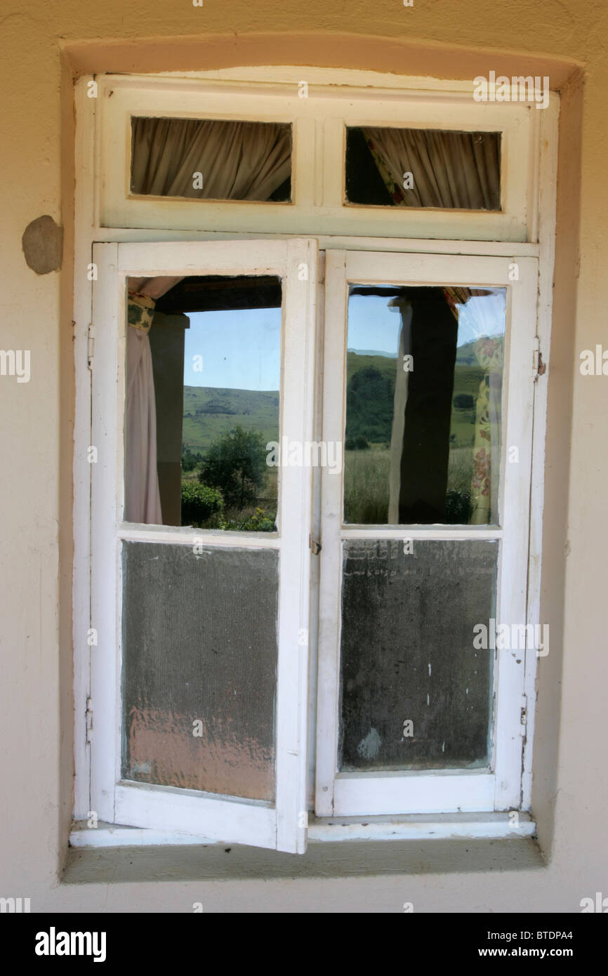 An open wooden framed window Stock Photo - Alamy