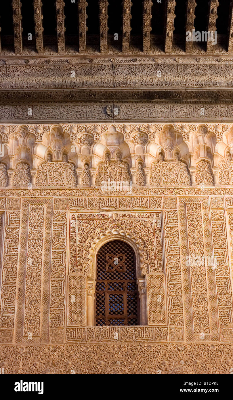 Details of Moorish architecture inside the Alhambra Palace, Granada ...