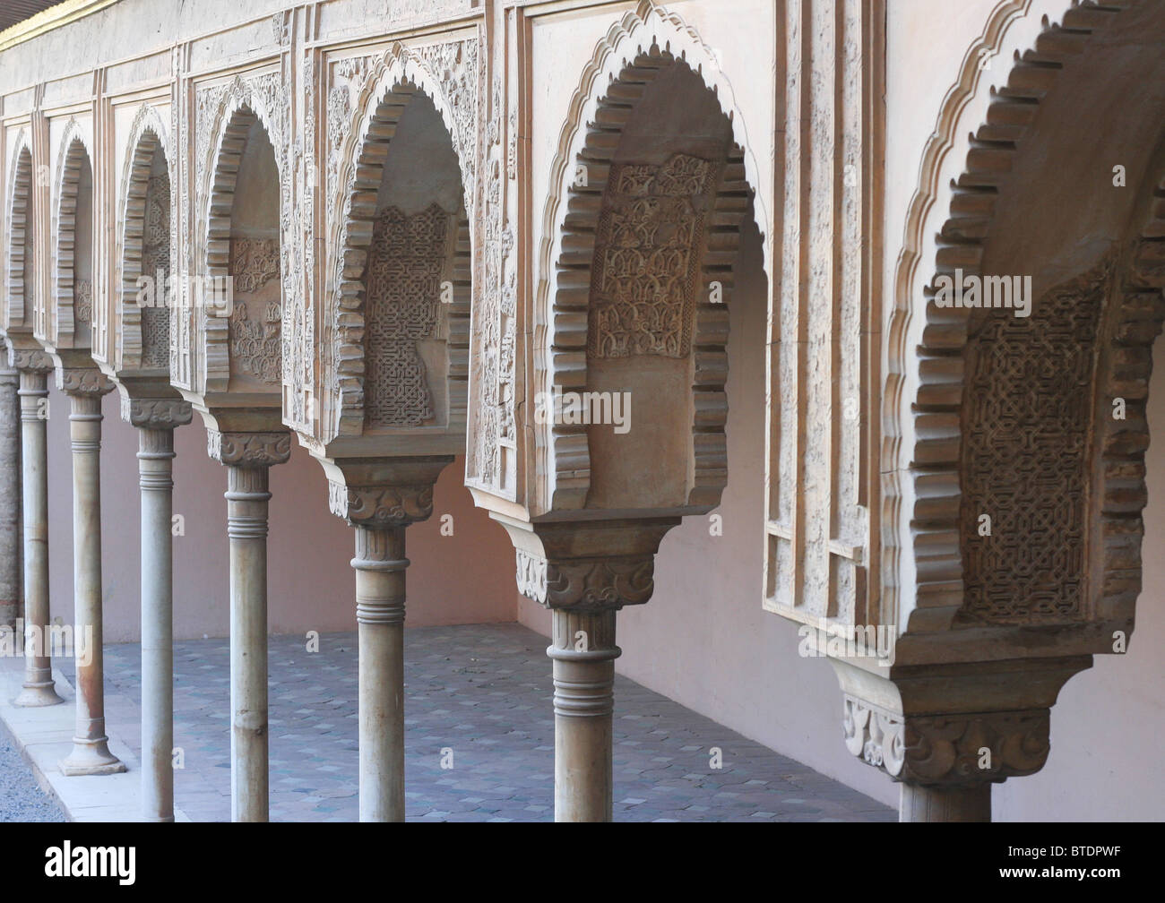 Details of Moorish architecture inside the Alhambra Palace, Granada ...
