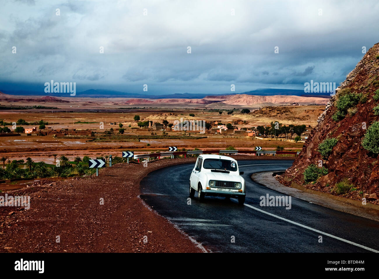 Narrow plain hi-res stock photography and images - Alamy