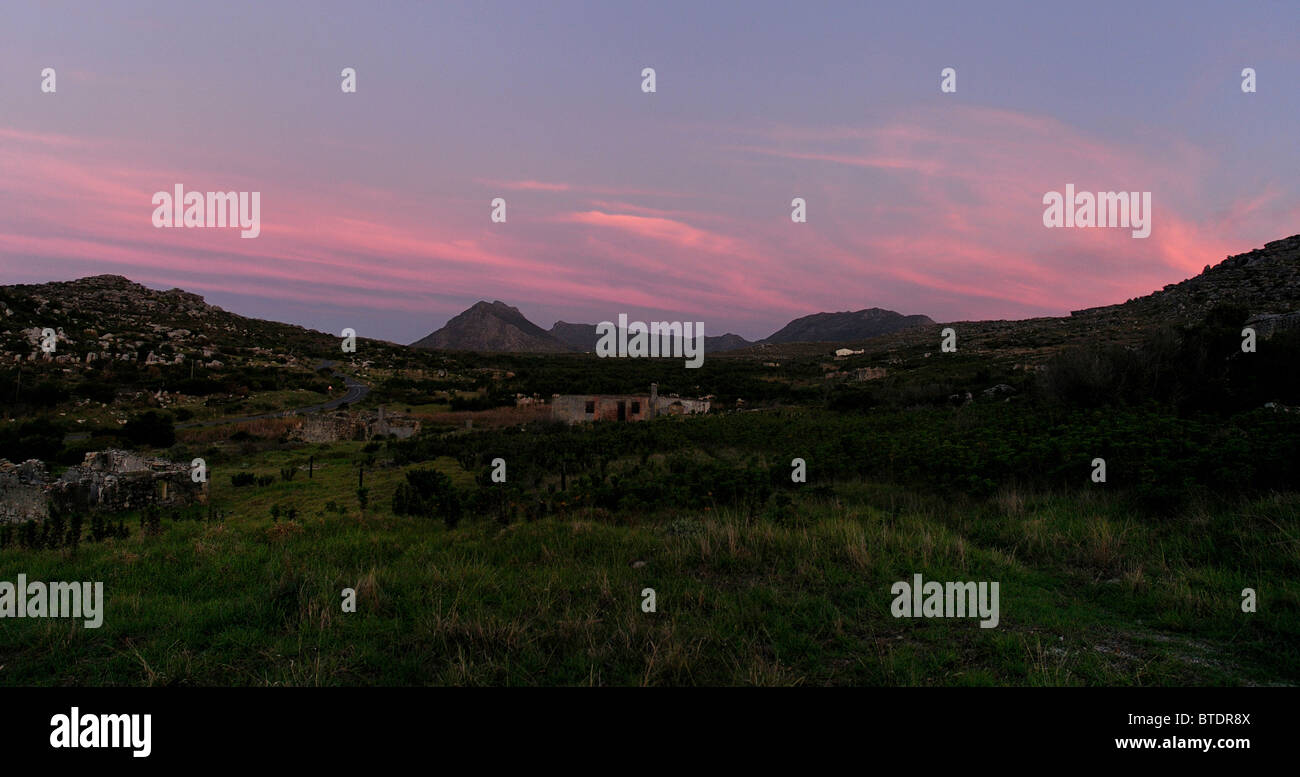 Sunset and the mountains hi-res stock photography and images - Alamy