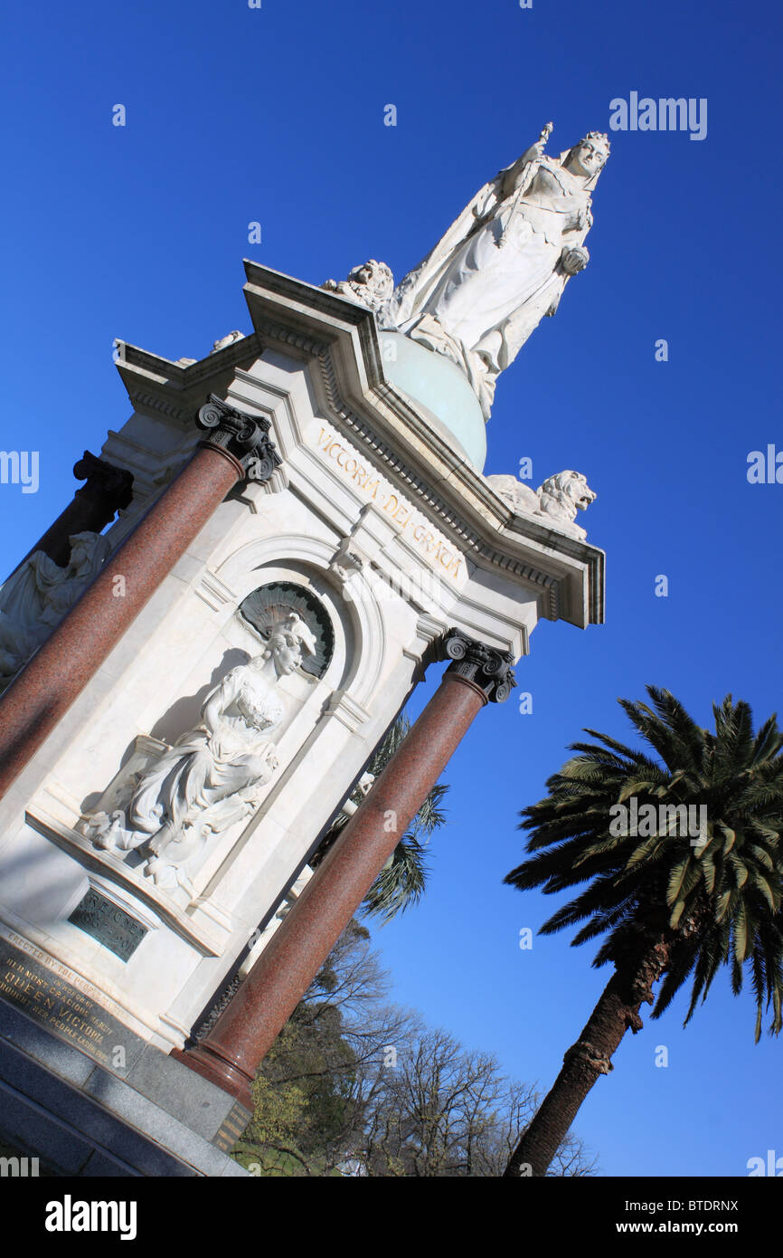 Memorial statue of Queen Victoria by sculptor James White, Victoria ...