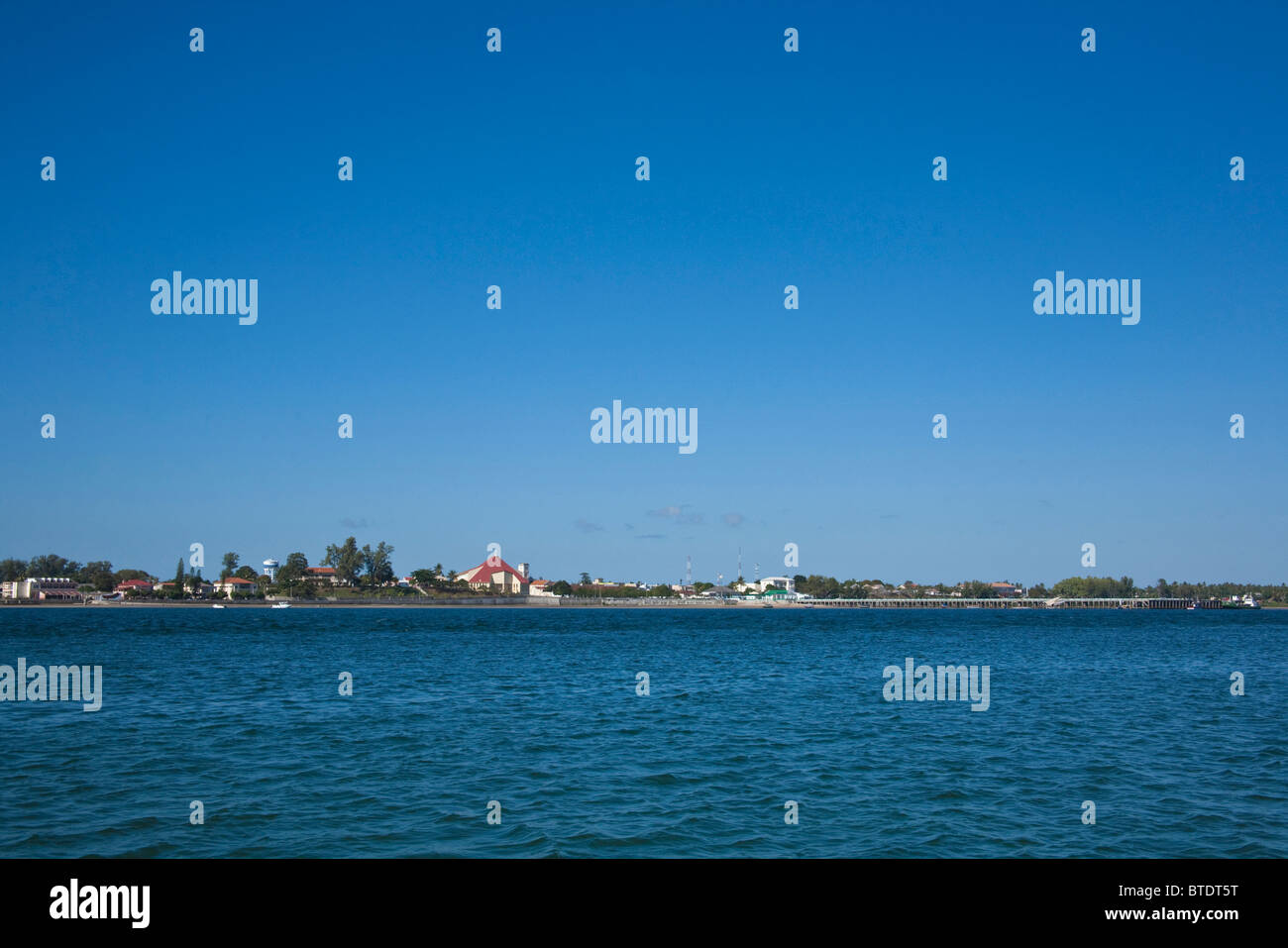 View of Maxixe across the estuary from Inhambane Stock Photo - Alamy