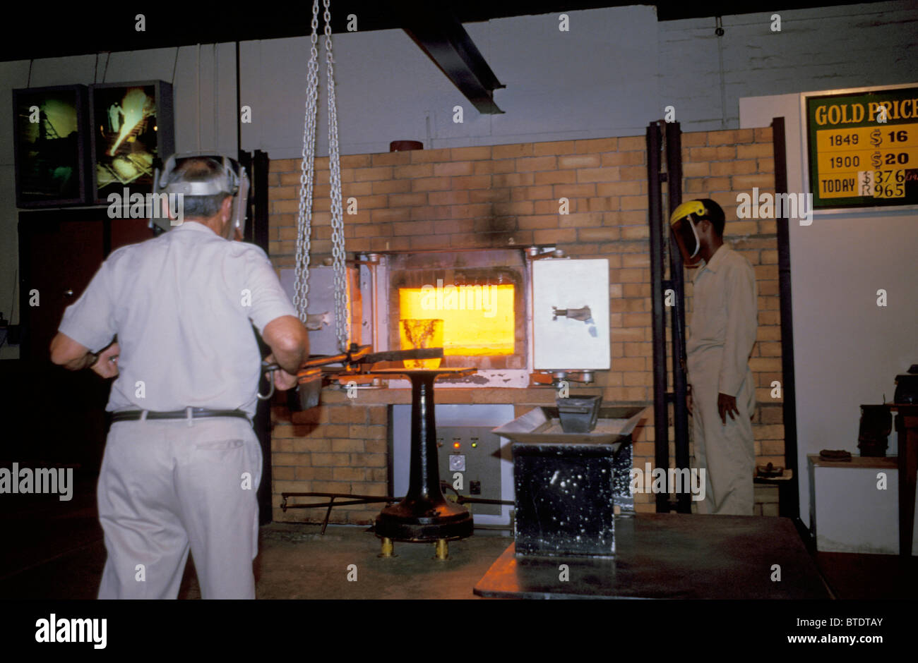 Gold being melted in a furnace Stock Photo - Alamy