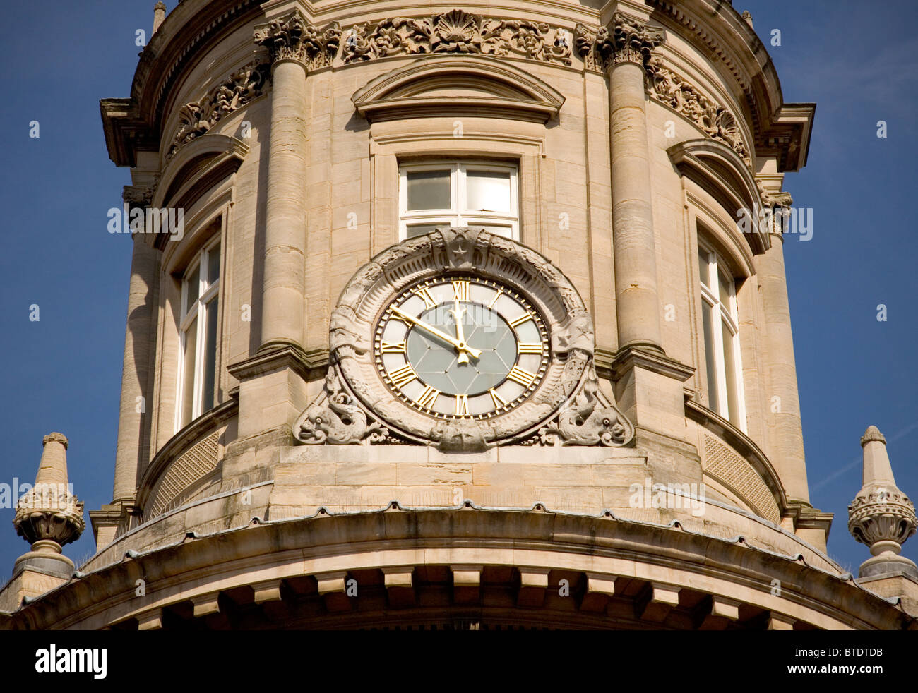 Hull's Maritime Museum clock in the summer sun Stock Photo - Alamy