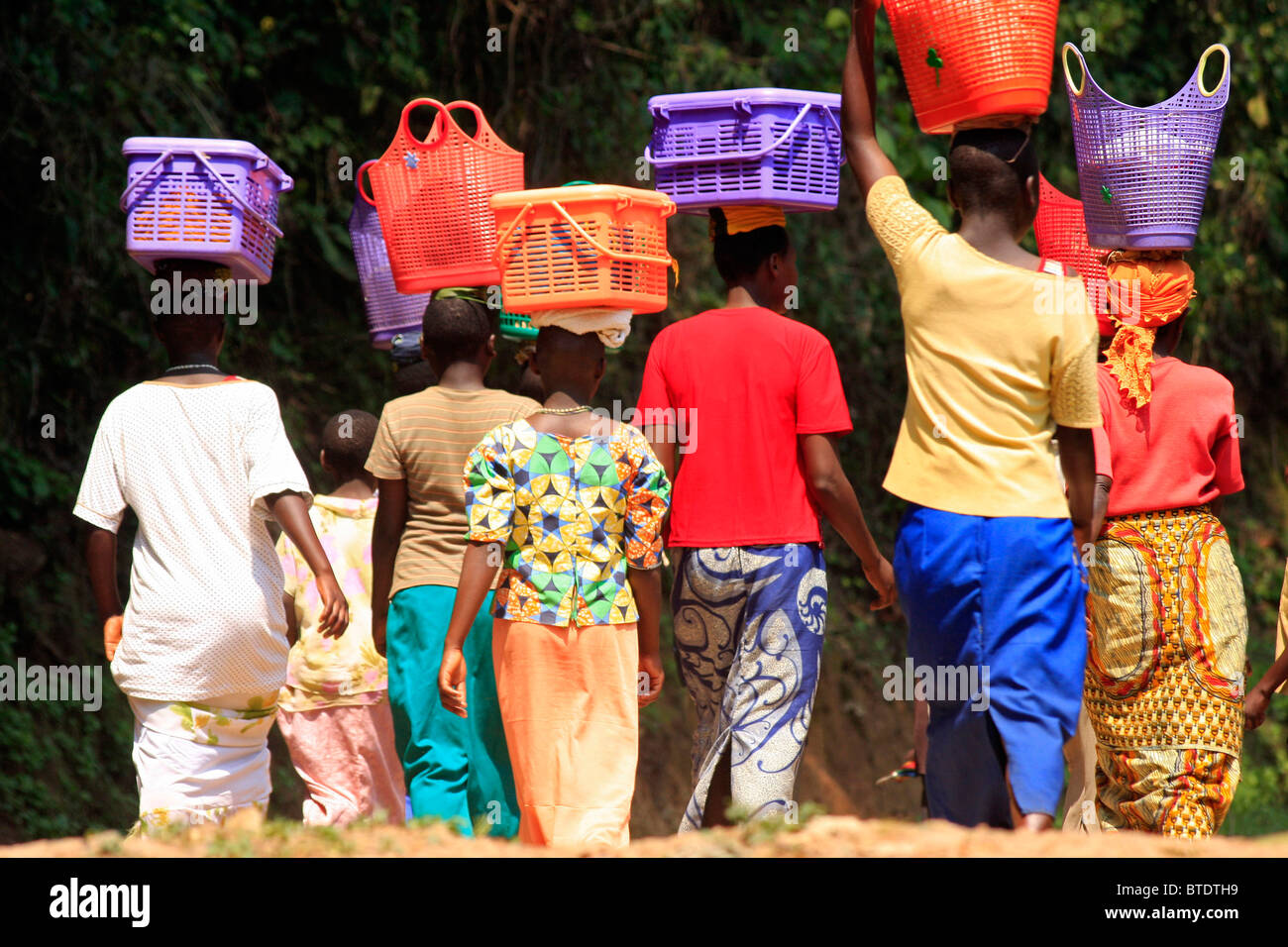 Rwanda rwandan women hi-res stock photography and images - Alamy