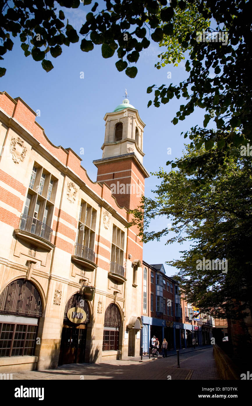 Trinity square, Hull indoor market in the summer sun Stock Photo - Alamy