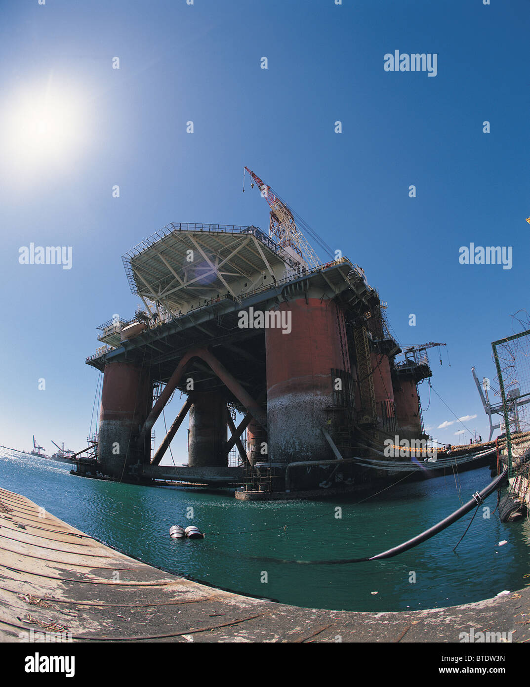 An Oil Rig in the Cape Town Harbour Stock Photo - Alamy