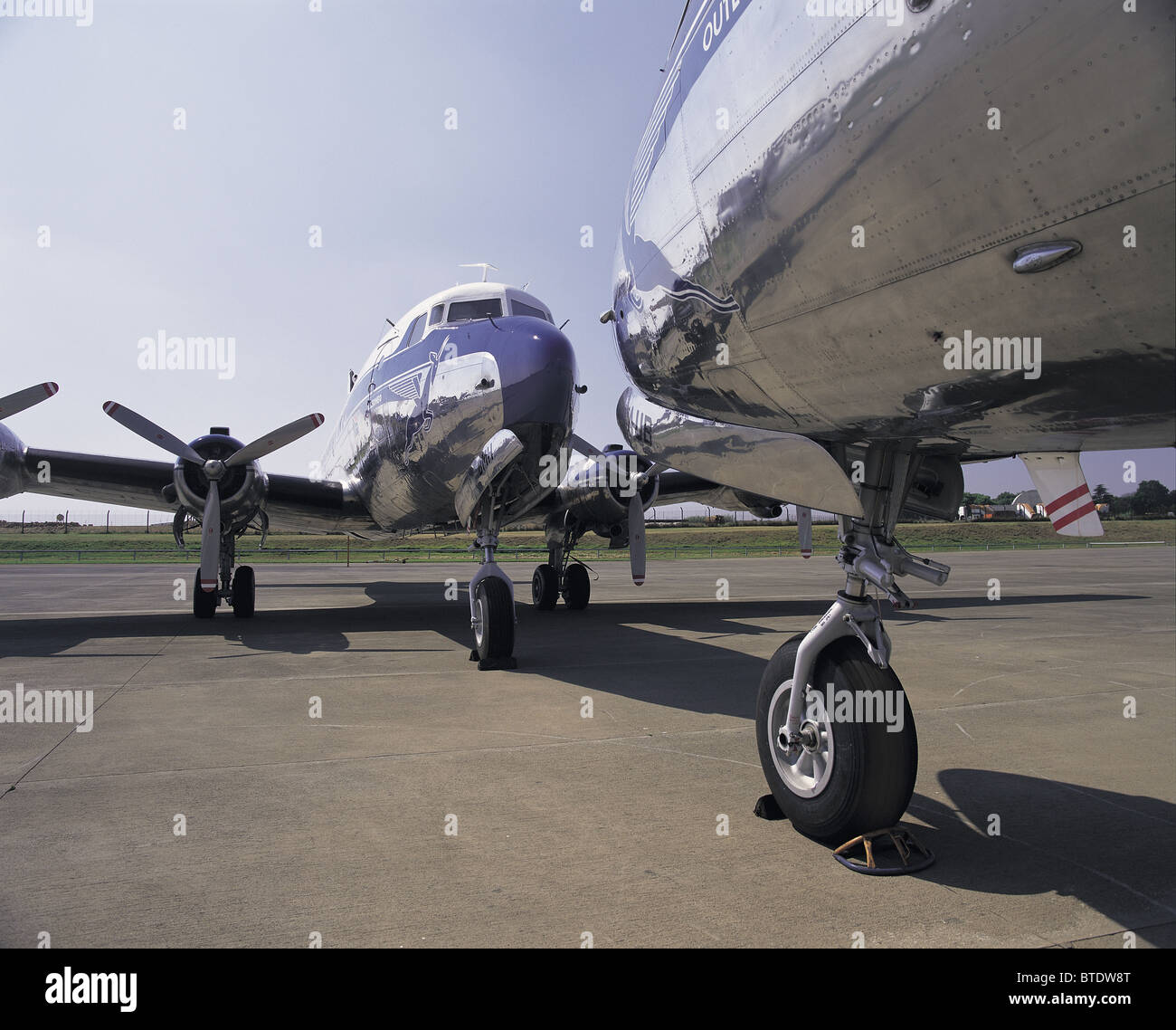 Two planes hi-res stock photography and images - Alamy