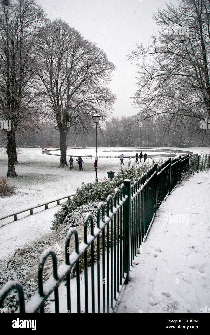 Victoria Park Newbury Berkshire Snow 2009 Stock Photo - Alamy