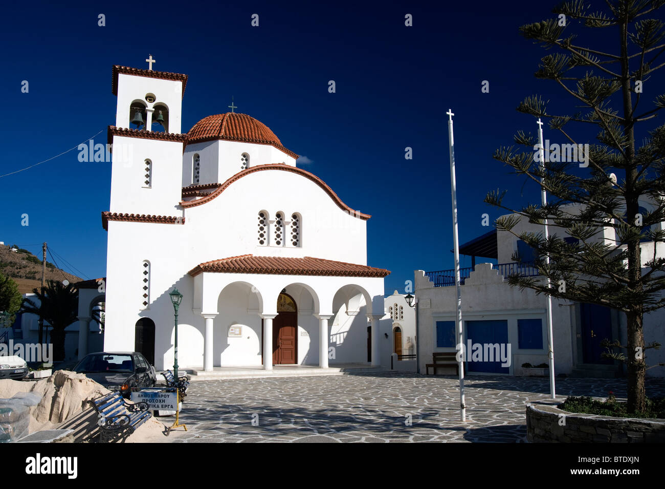 Orthodox church in Marpissa, on the Greek Cyclade island of Paros Stock ...