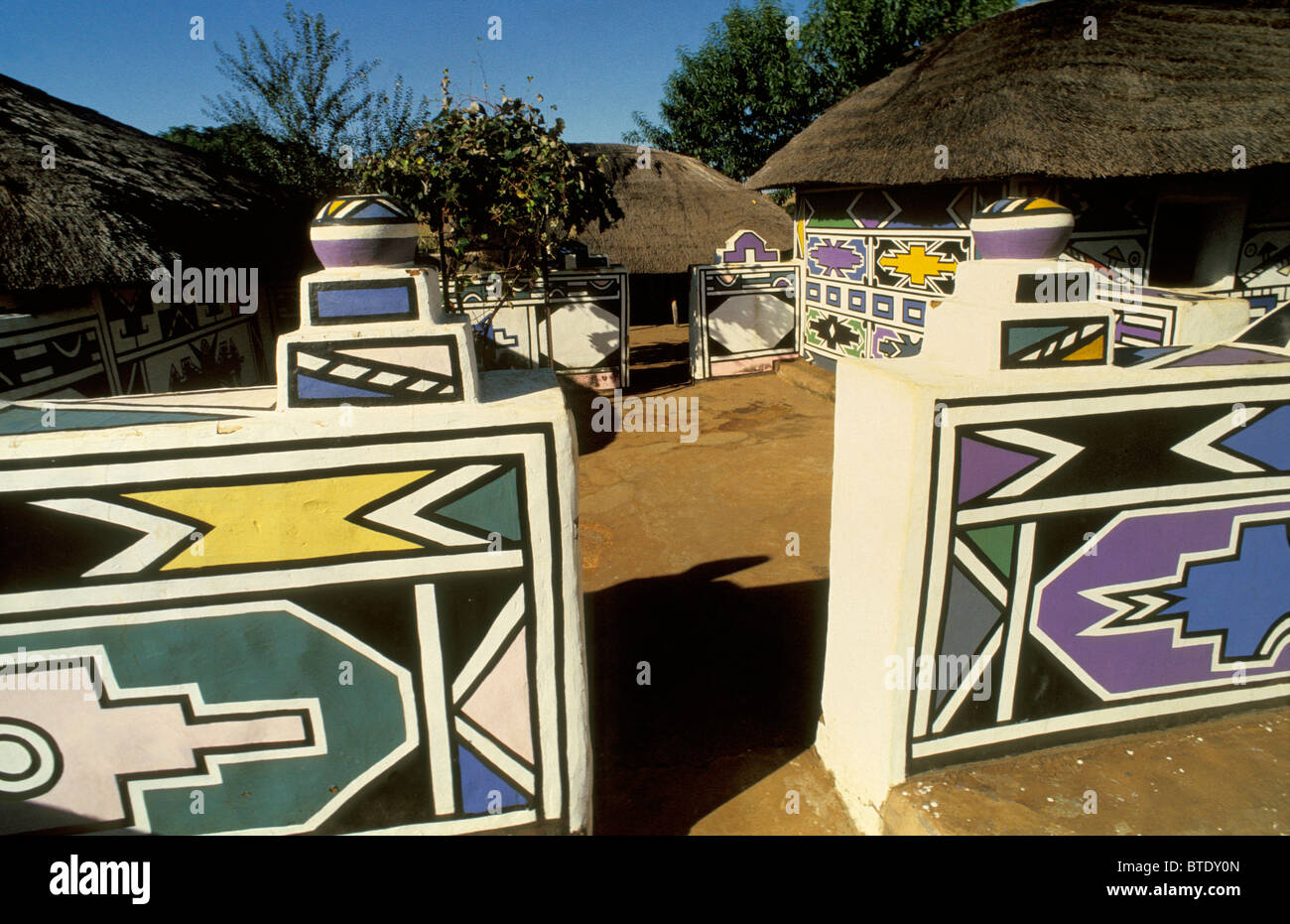 Traditional Ndebele designs on the walls at the Ndebele village Stock ...