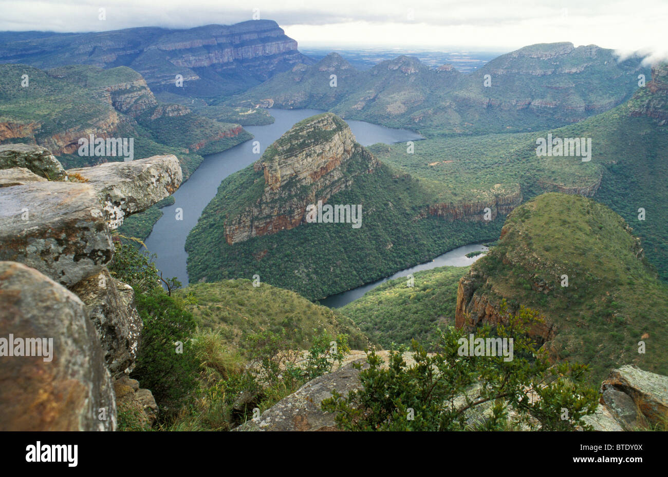 Scenic view of the Blydepoort dam and Blyde river canyon Stock Photo ...