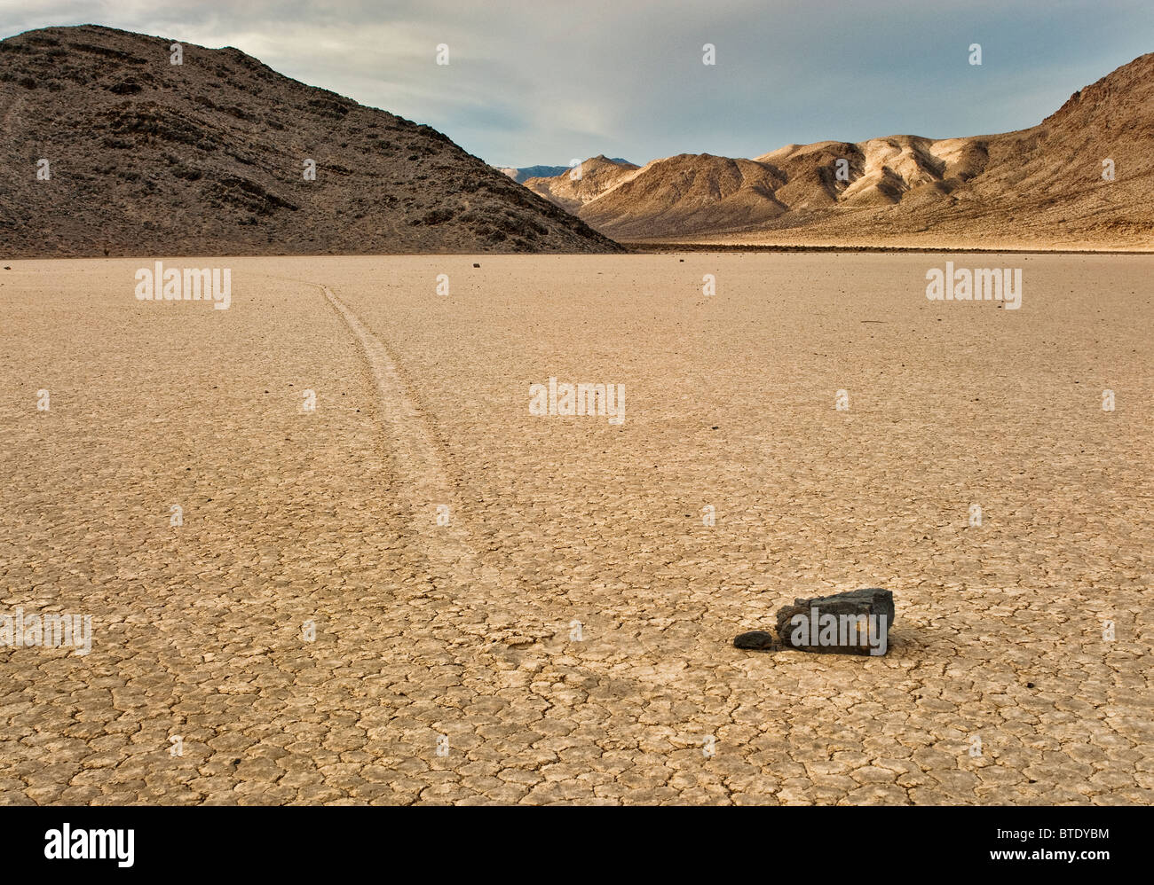 Moving rocks at The Racetrack dry lake, Mojave Desert in Death Valley ...