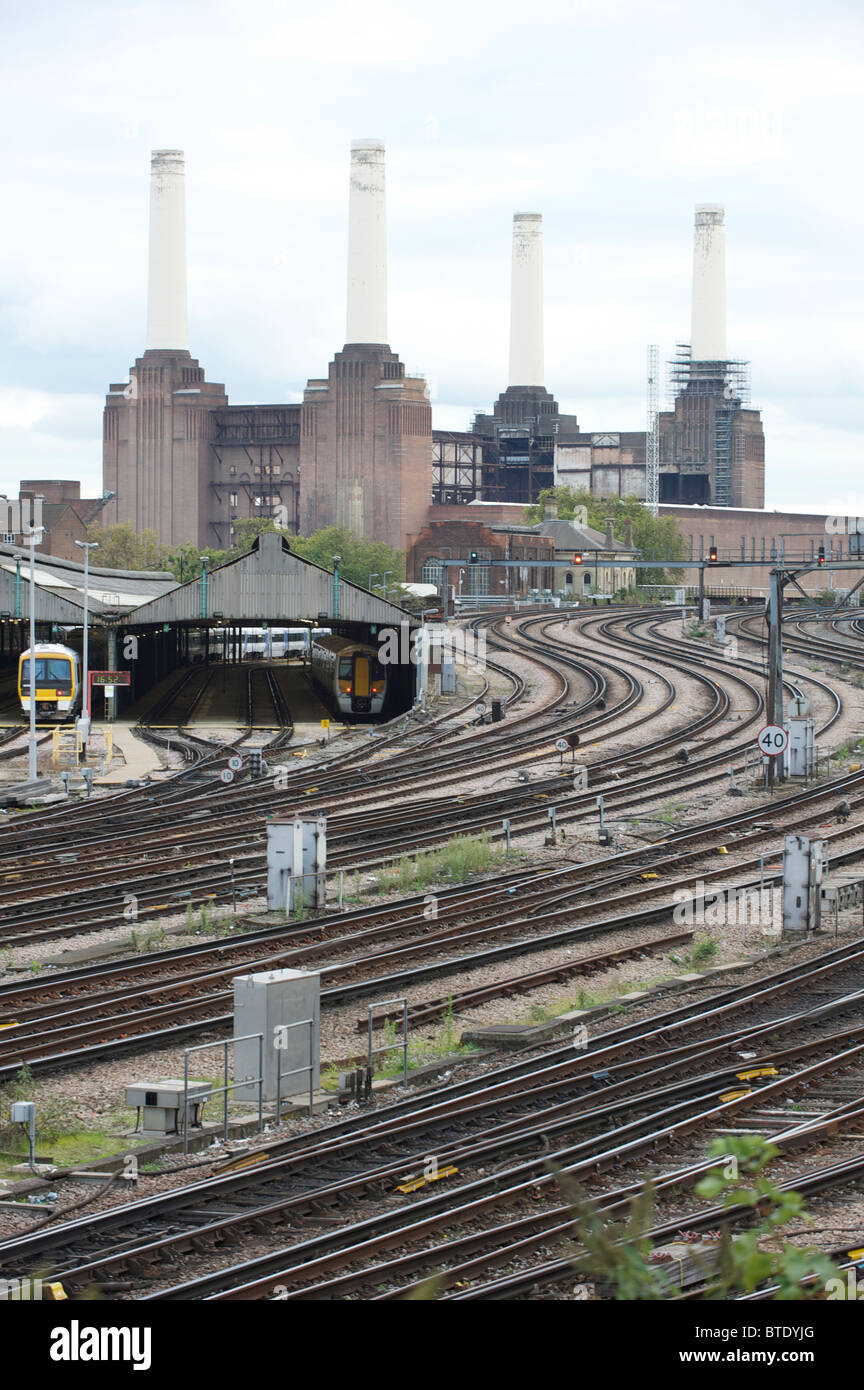 Battersea power station train hi-res stock photography and images - Alamy