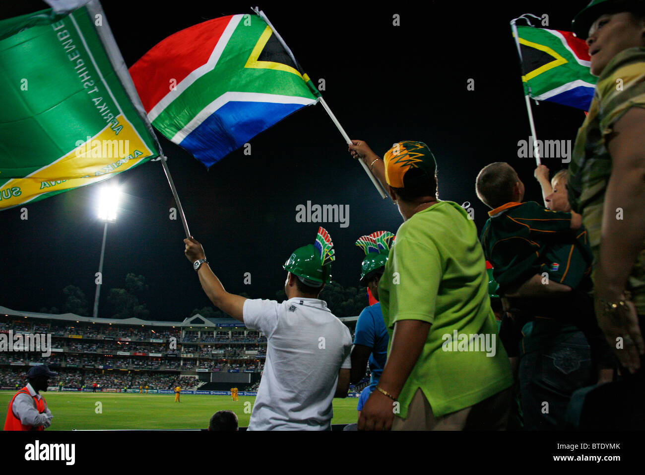 Cricket fans hi-res stock photography and images - Alamy