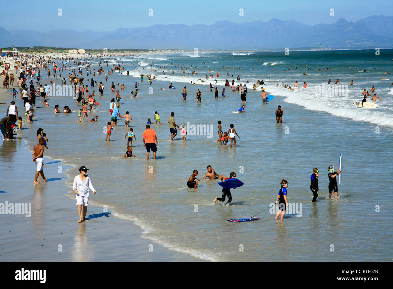 African crowd surf hi-res stock photography and images - Alamy