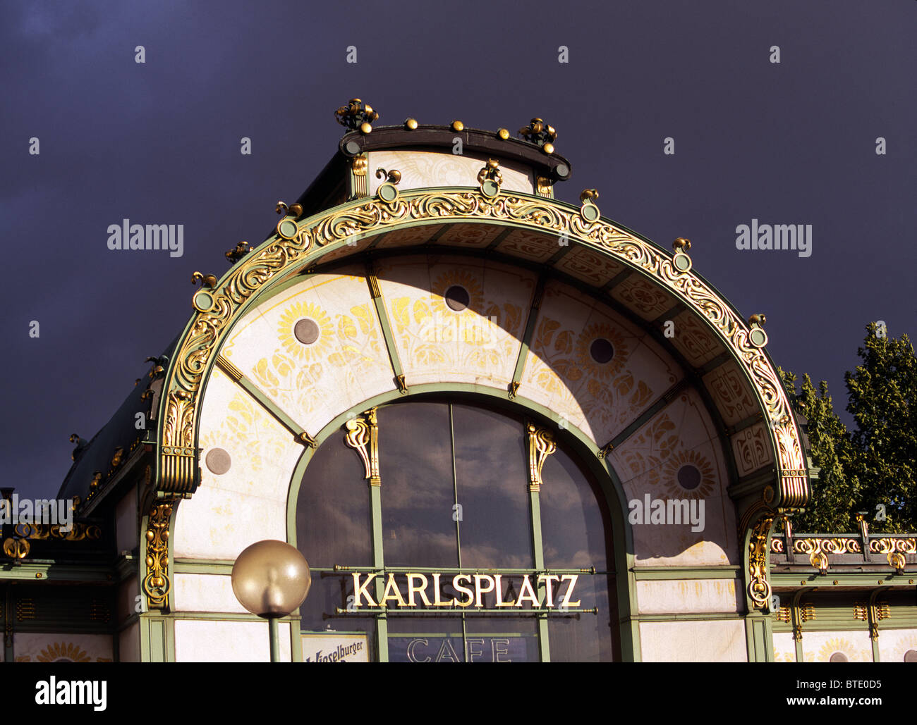 Karlsplatz Metro Station Stock Photo - Alamy