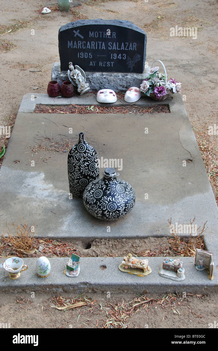 Indian Graves at the Pala Cemetery Stock Photo - Alamy
