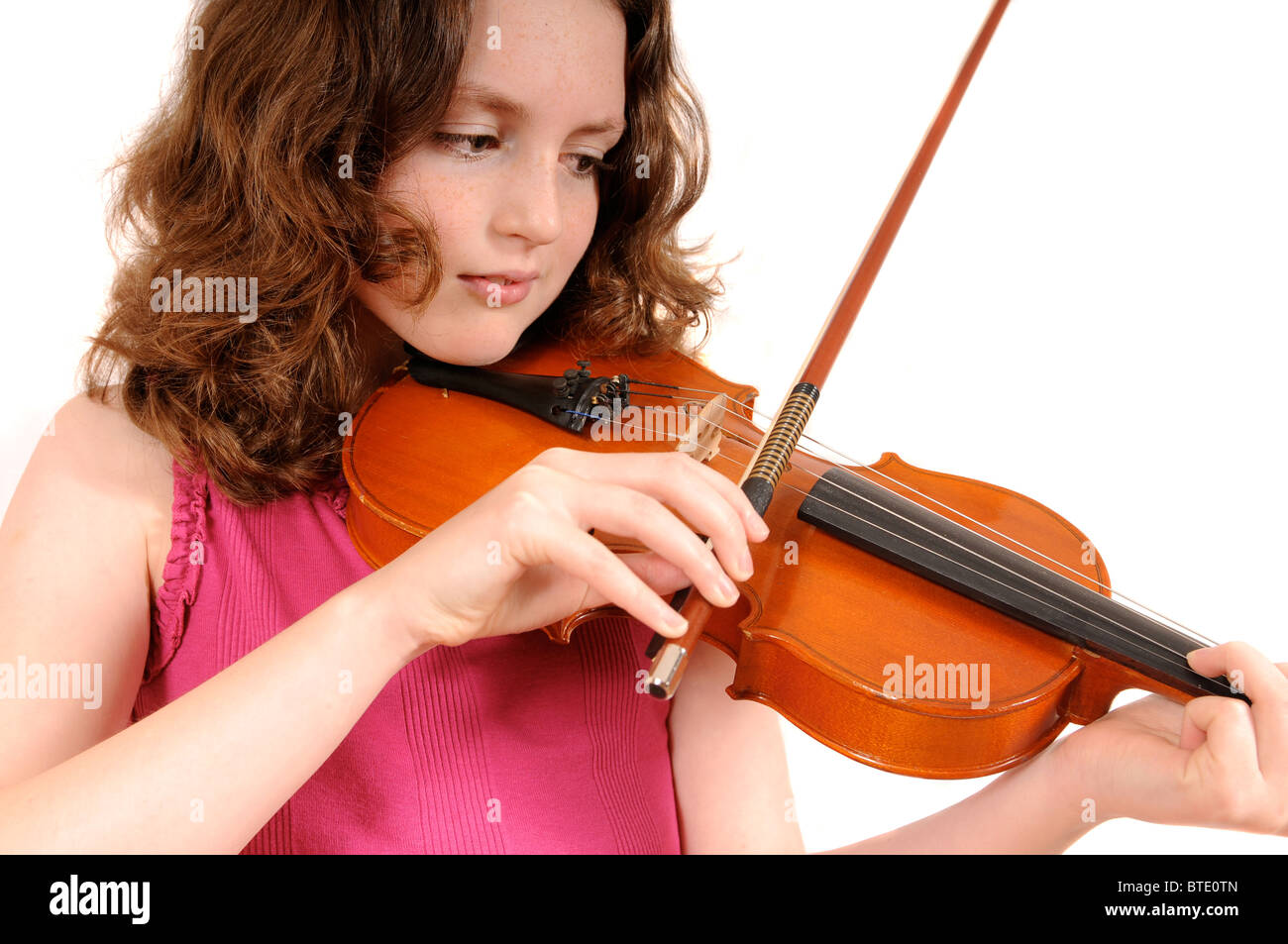 Young girl playing fiddle violin Stock Photo - Alamy