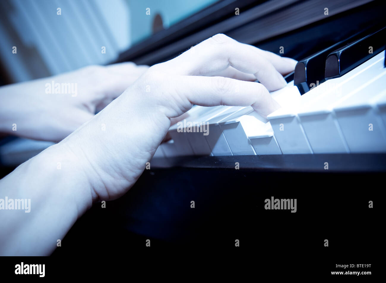hands of a piano player Stock Photo - Alamy