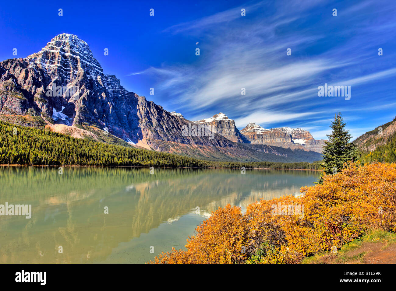 Waterfowl lake banff national park hi-res stock photography and images ...