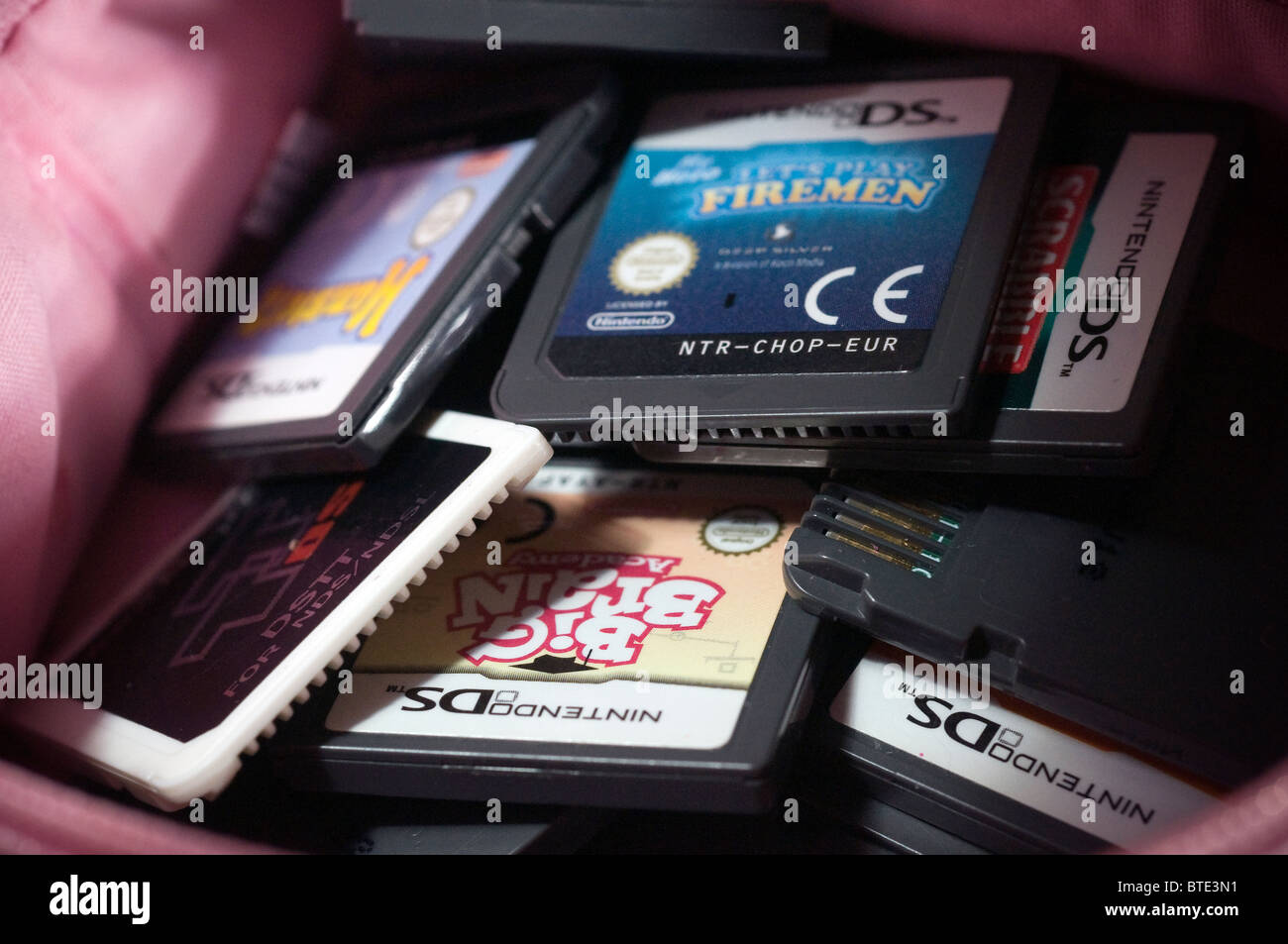Nintendo ds hi-res stock photography and images - Alamy
