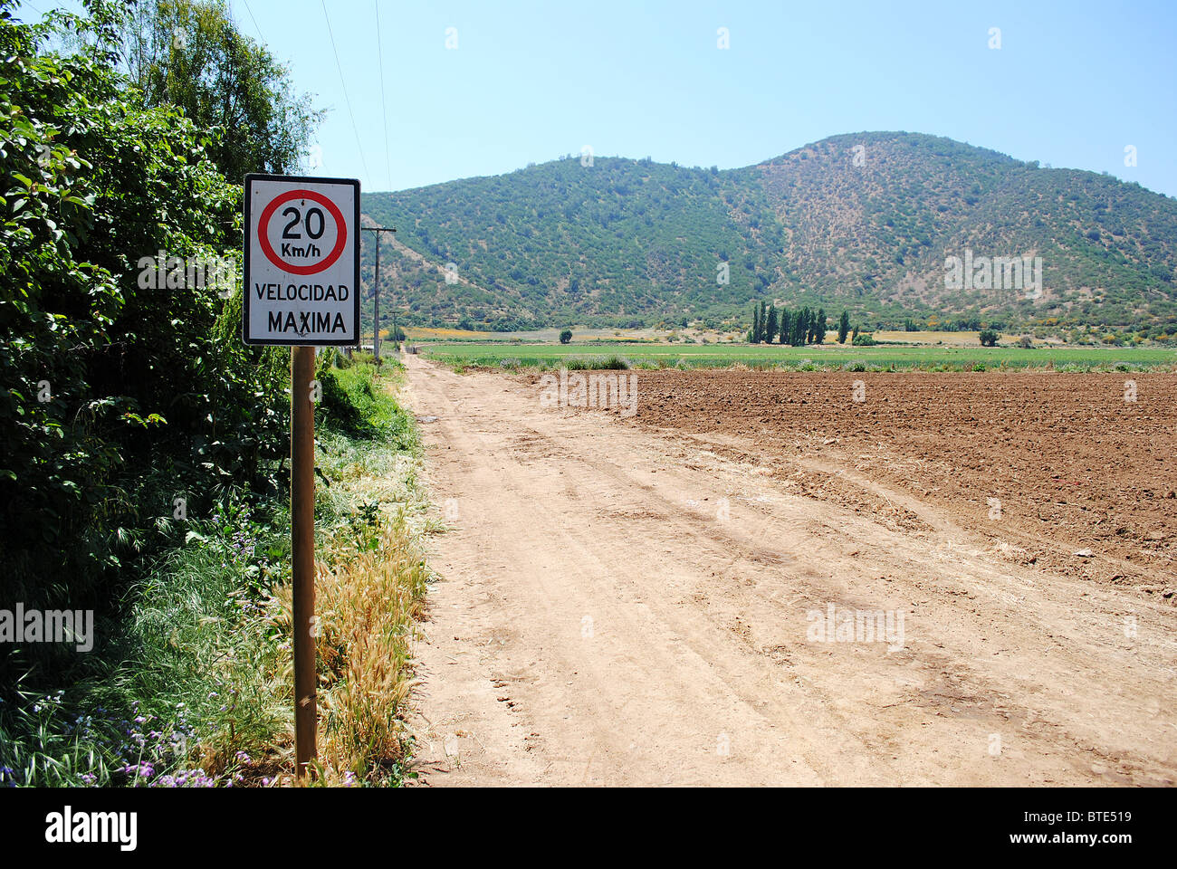 Farm traffic sign hi-res stock photography and images - Alamy