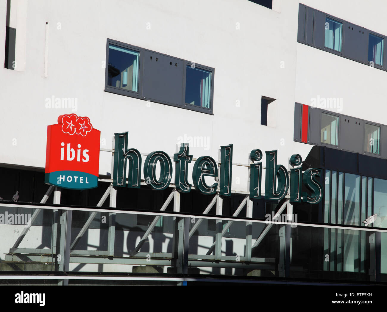 Ibis hotel building hi-res stock photography and images - Alamy
