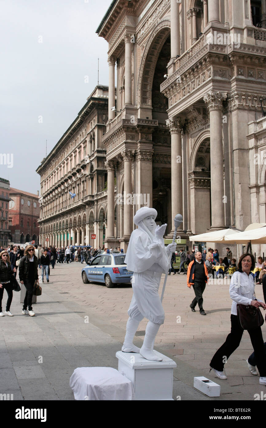 Mime artist at Galleria Vittorio Emanuele II in Milan, Italy Stock ...