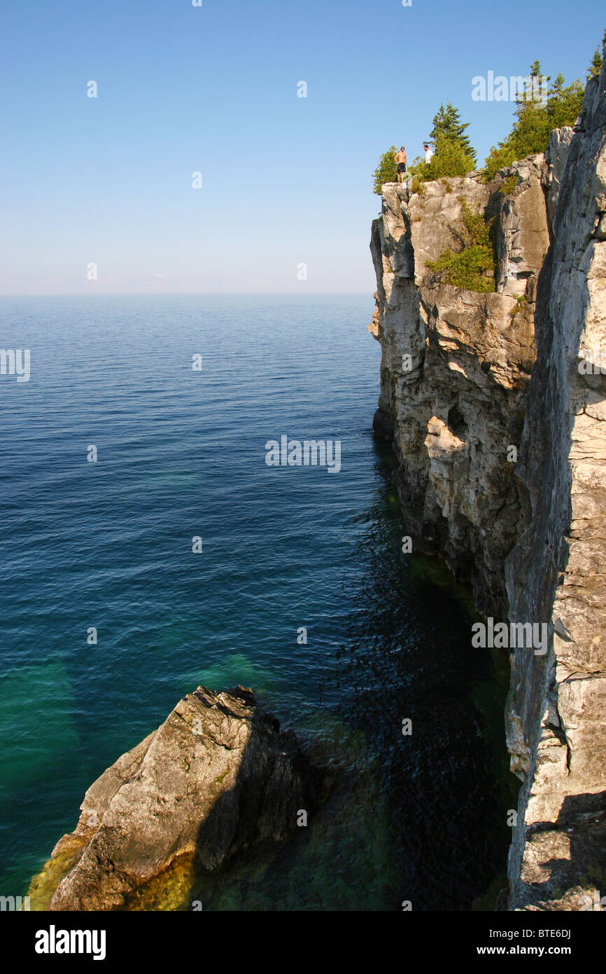Vertical cliffs at Tobermory in Goergian bay, Ontario, Canada Stock ...