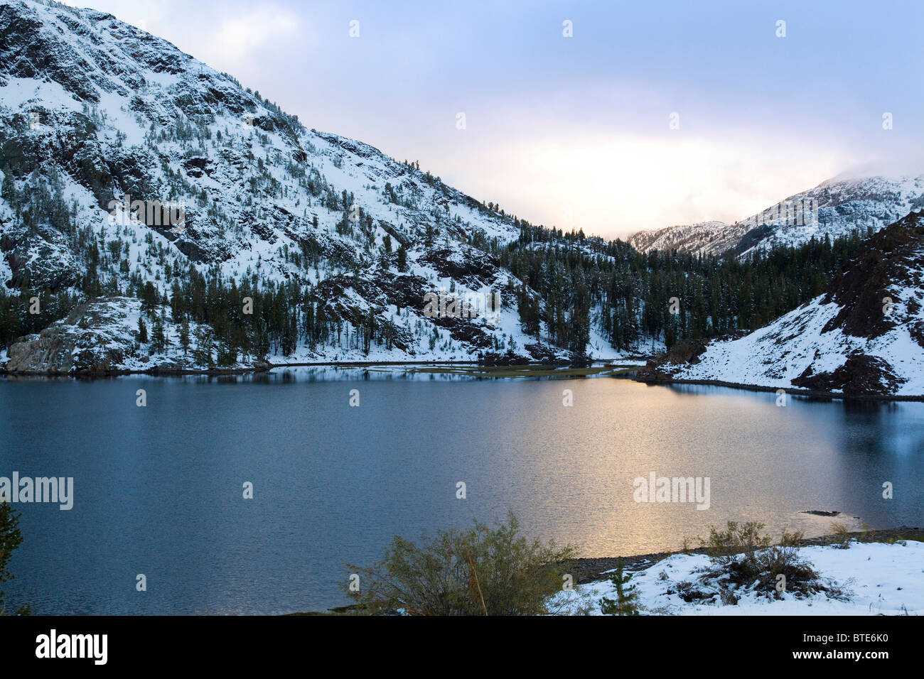 Usa mountain lake hi-res stock photography and images - Alamy