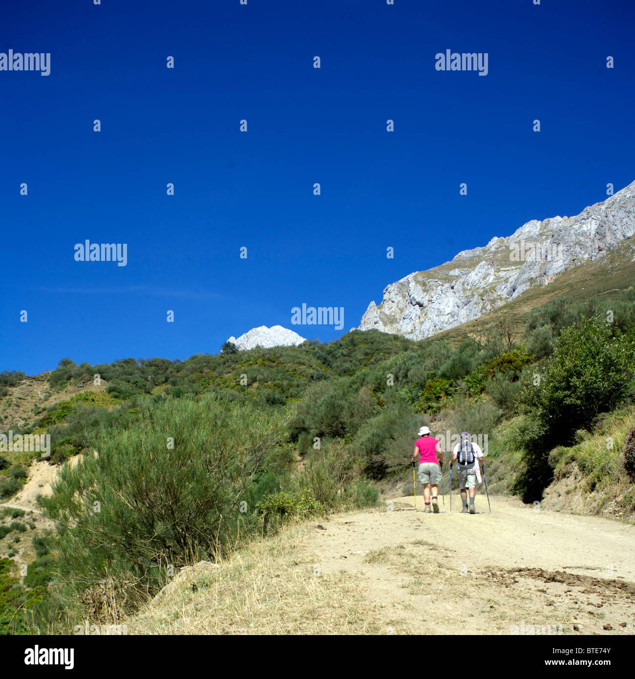 Hike hiker hikers trek hi-res stock photography and images - Alamy