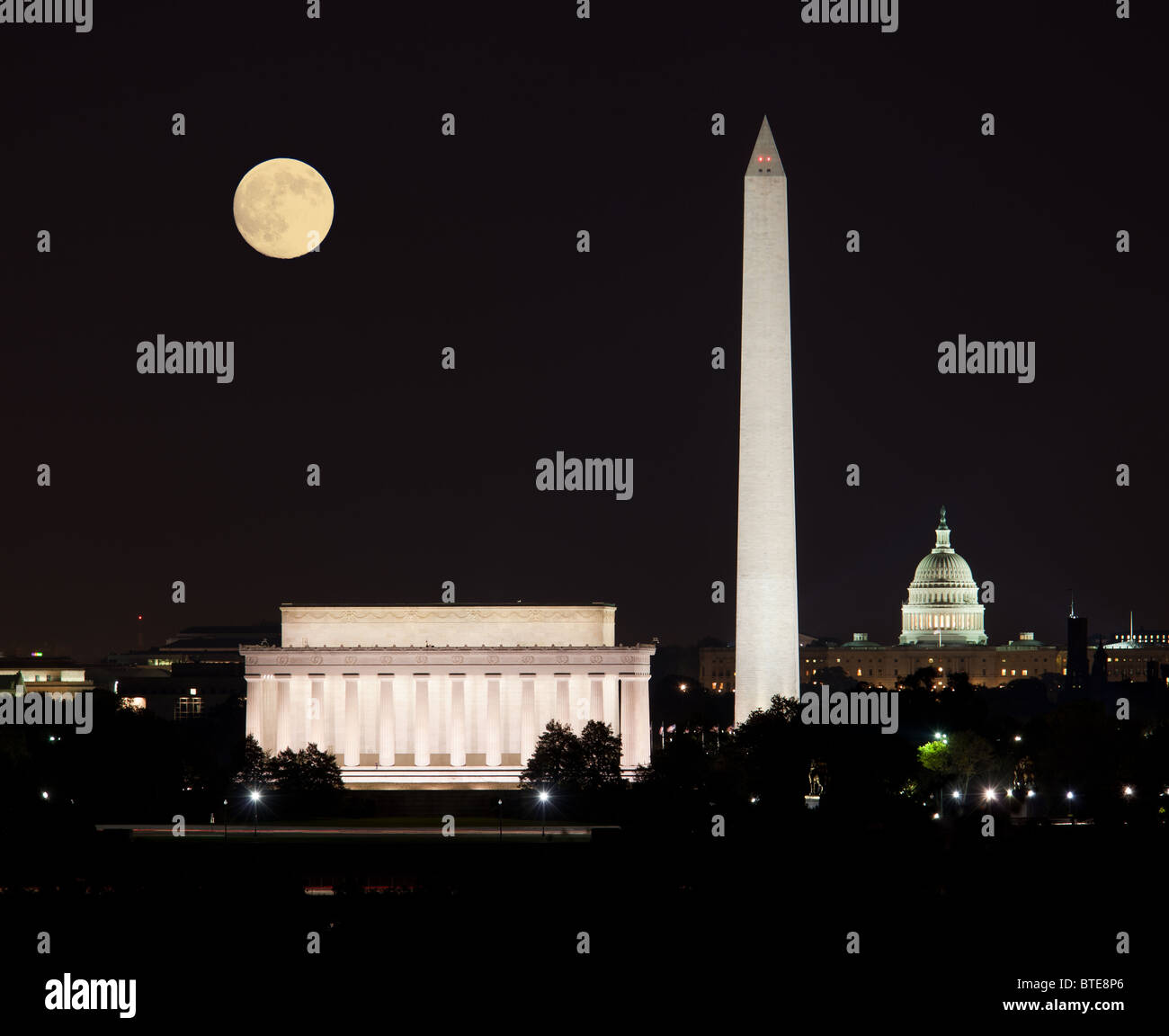 Washington monument moonrise hi-res stock photography and images - Alamy