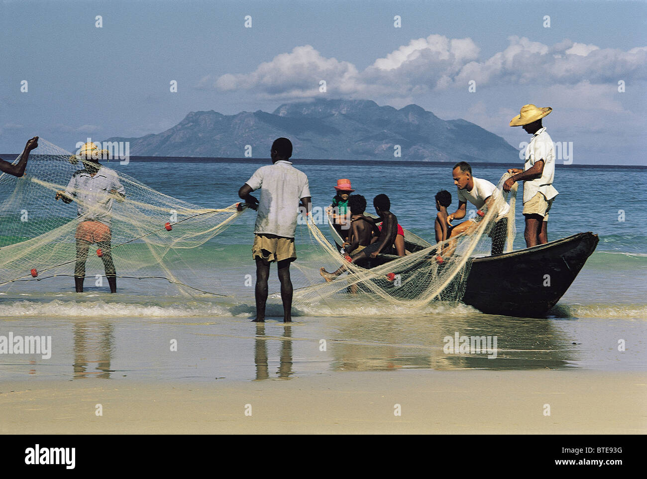 Prepare nets hi-res stock photography and images - Alamy