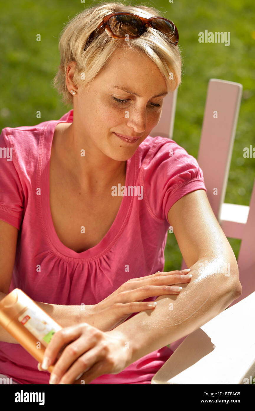Sunless bronzer hi-res stock photography and images - Alamy