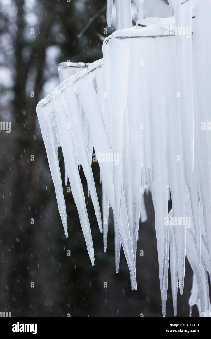 Hanging precariously hi-res stock photography and images - Alamy