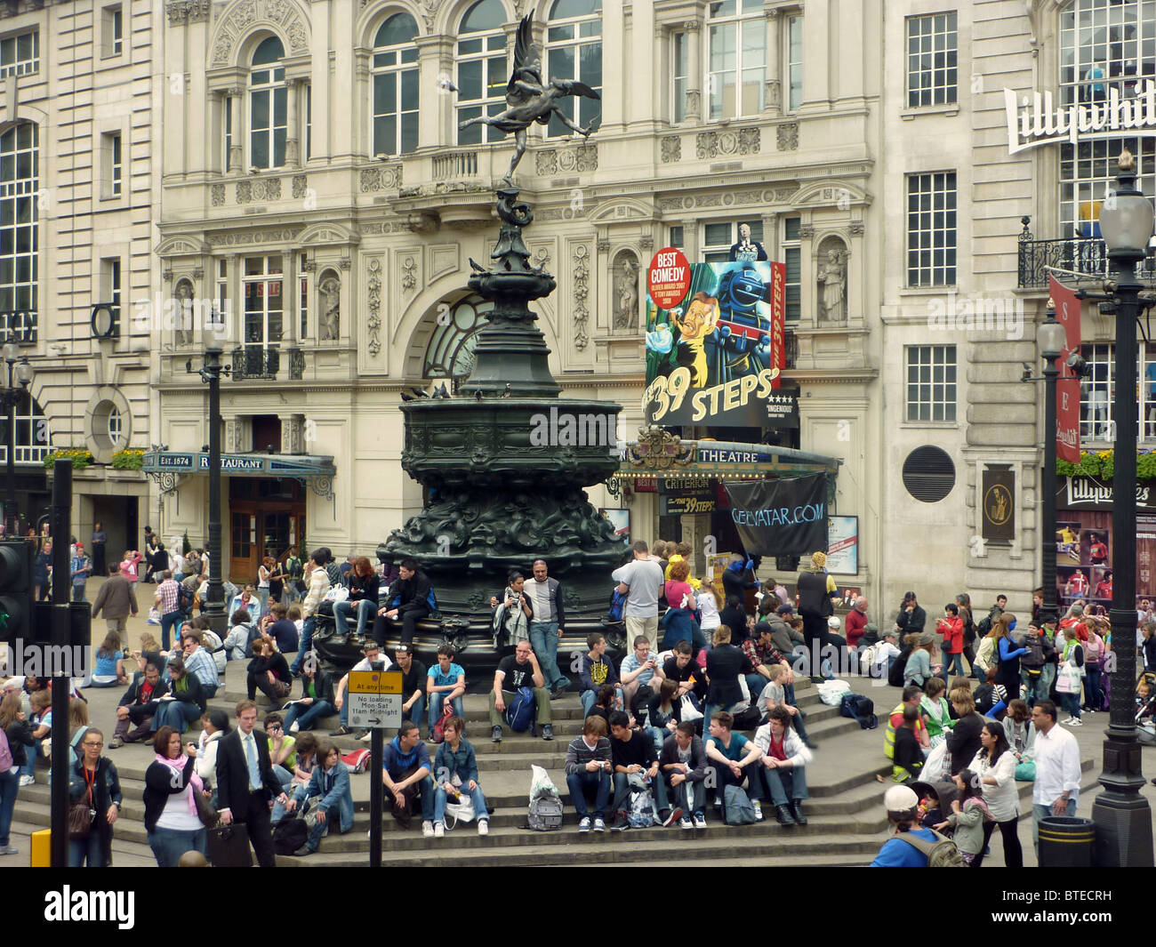 Piccadilly circus eros people hi-res stock photography and images - Alamy
