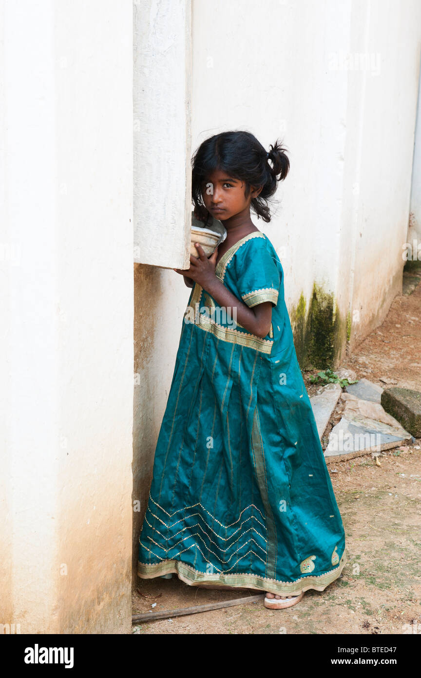 Begging children hi-res stock photography and images - Alamy